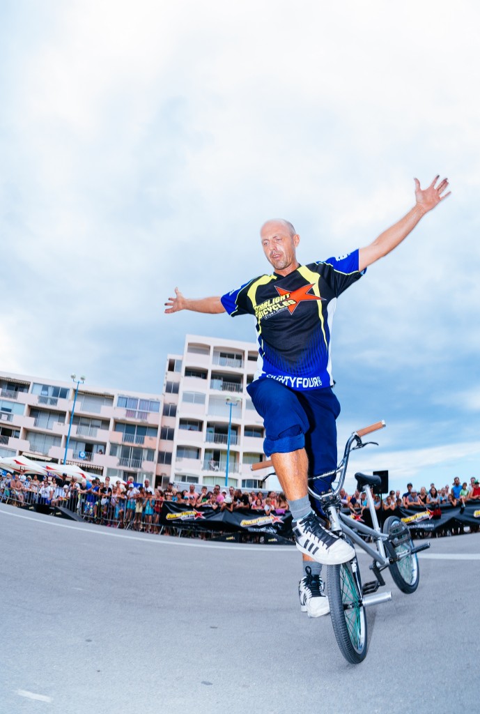 BMX Show on the beach !!! - Démo bmx, Spéctacle bmx - Starlight BMX ...