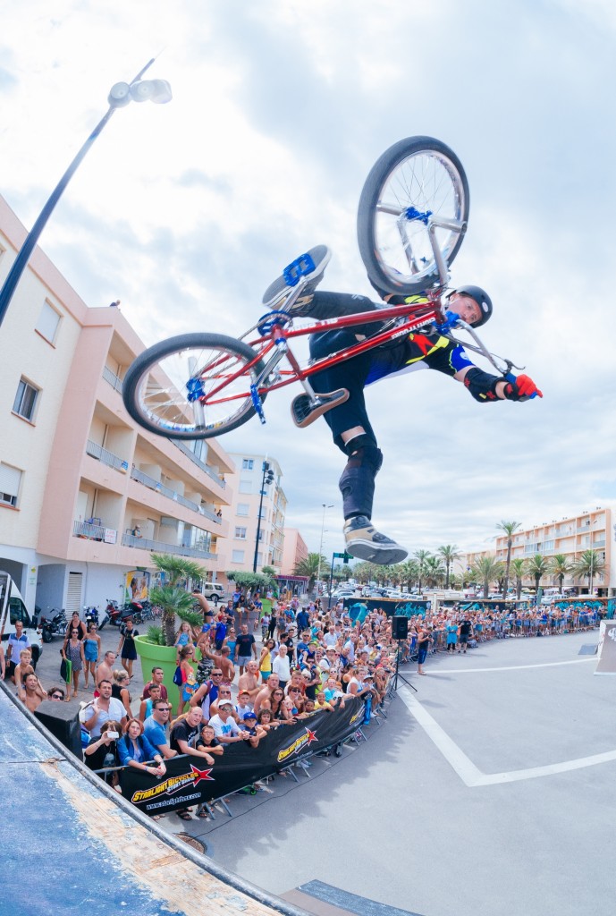 BMX Show on the beach !!! - Démo bmx, Spéctacle bmx - Starlight BMX ...