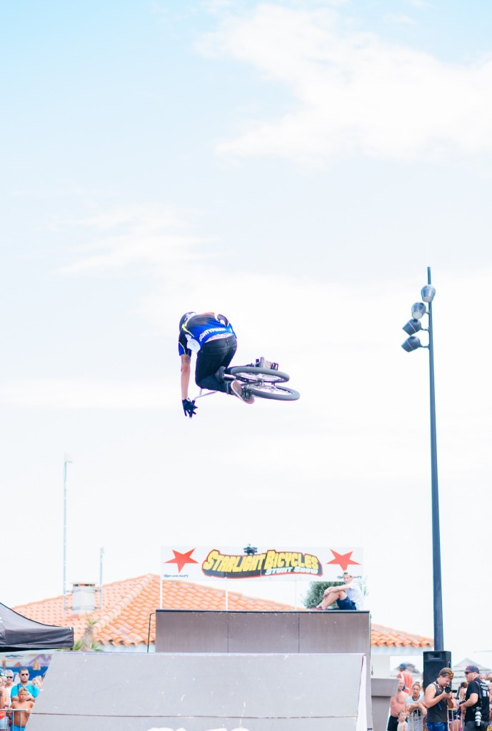BMX Show on the beach !!! - Démo bmx, Spéctacle bmx - Starlight BMX ...