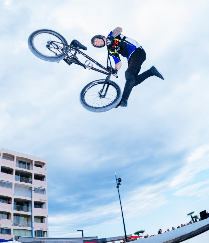 BMX Show on the beach !!! - Démo bmx, Spéctacle bmx - Starlight BMX ...